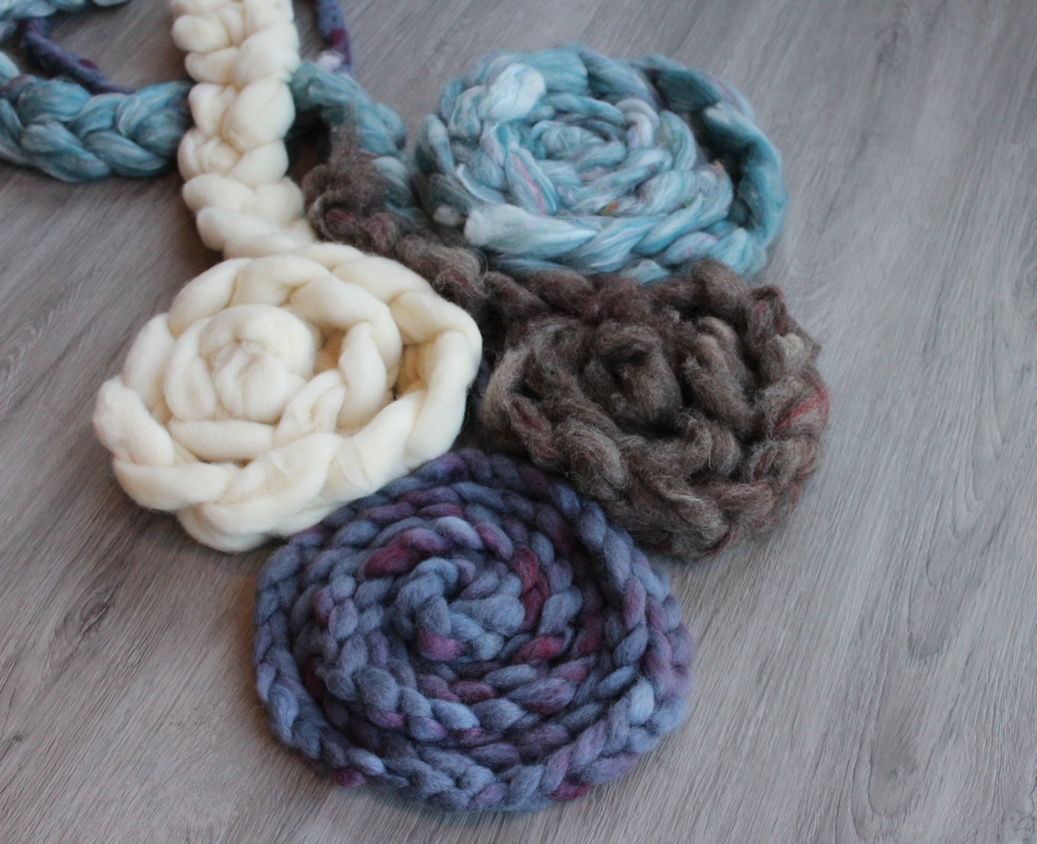 The Beauty of Farm Blend Roving – PLY Magazine